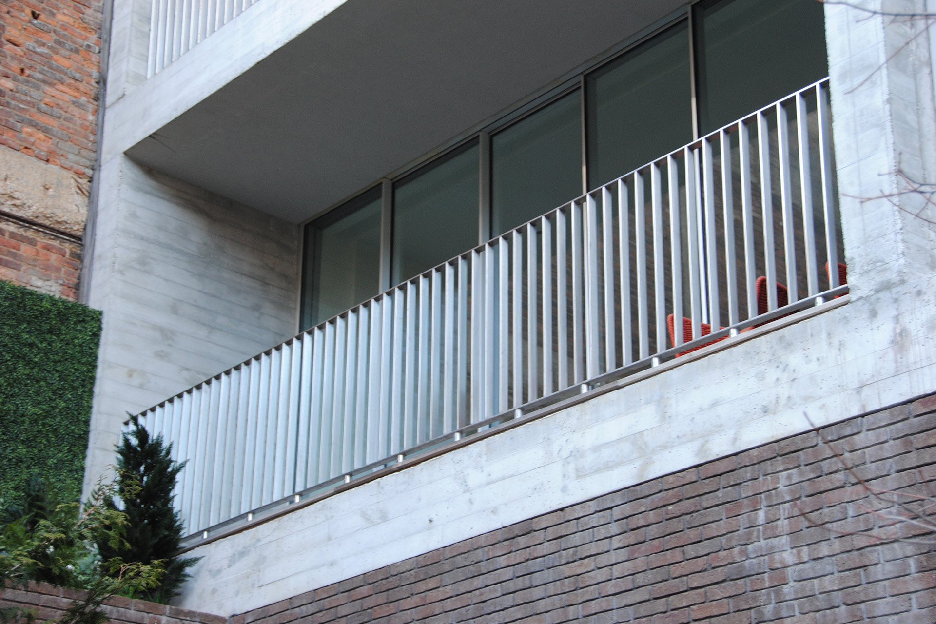 Modern Exterior | Europol Custom Railings